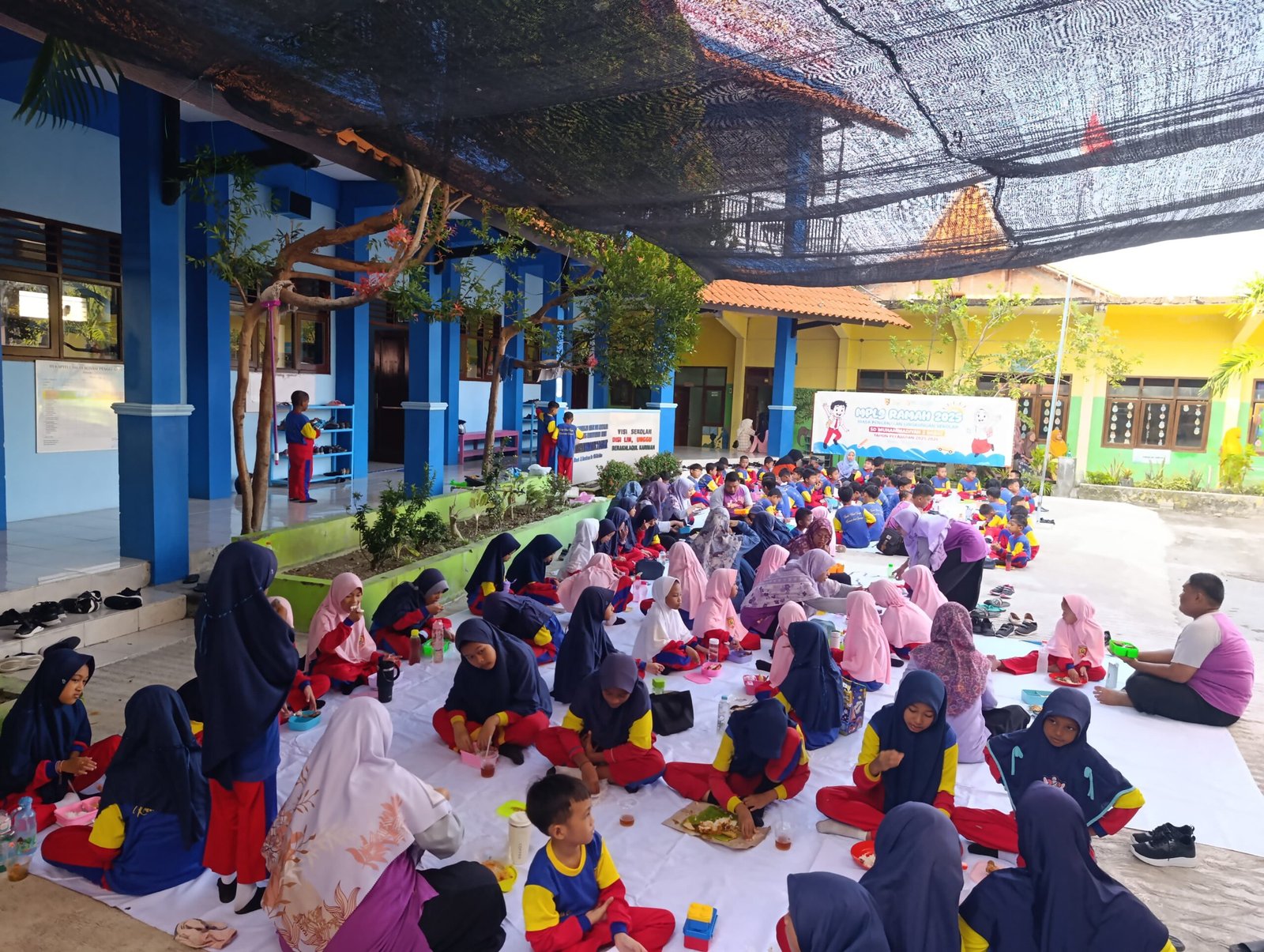 GEMARI Warnai MPLS Ramah 2025 SD Muhammadiyah 2 Babat: Anak Hebat Makan ...